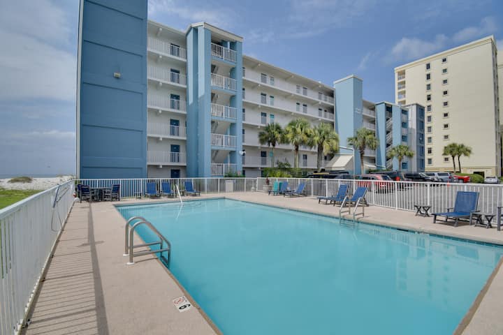 Beachfront Gulf Shores Condo W/ Community Pool! - Gulf Shores, AL