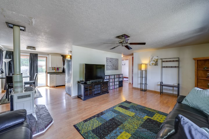 Darrington Rental W/ Private Yard & Mountain Views - North Lake, Granite Falls