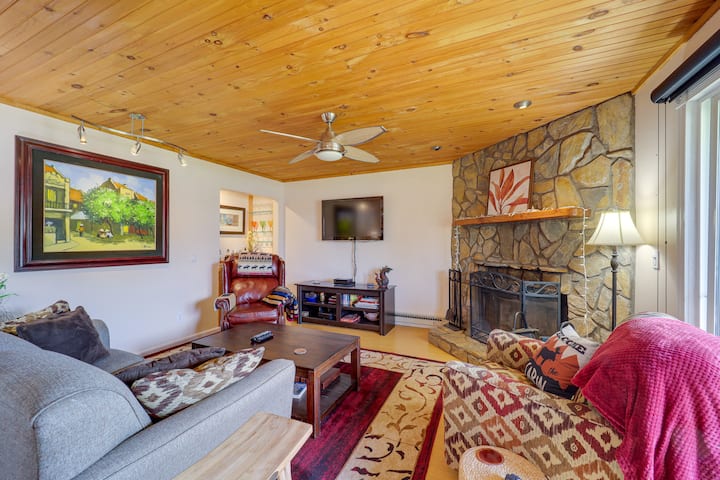 Hike, Bike & Fish: Condo W/ Deck In Beech Mountain - Banner Elk, NC