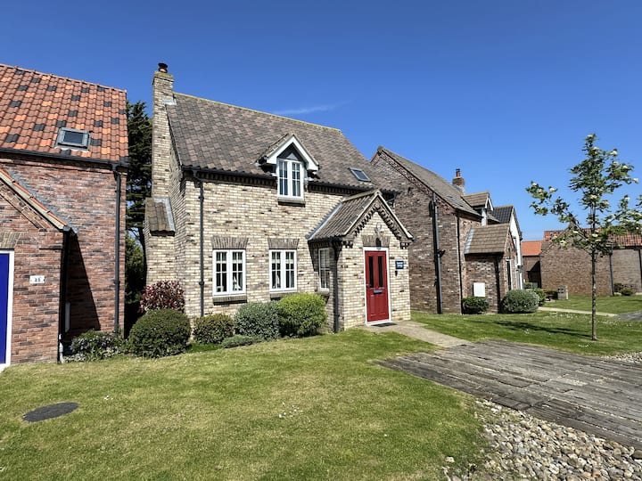 Seashells Cottage-pool And Beach Access-ev Charger - Filey