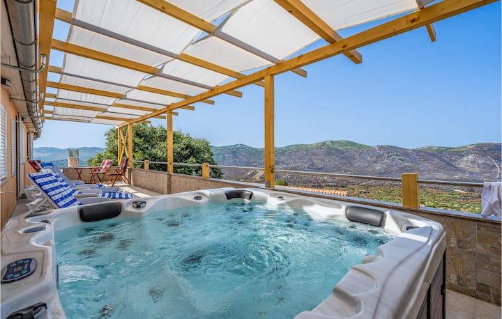 Awesome Home In Grebastica With Wifi - Primošten