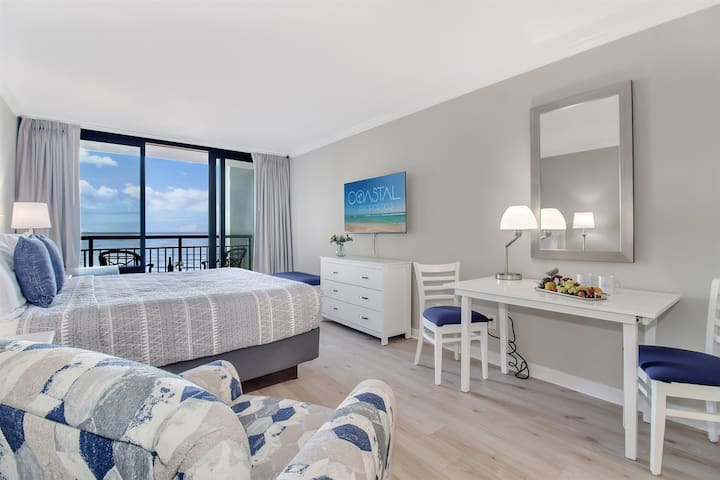 Oceanfront Studio W/ Full Kitchen! - 