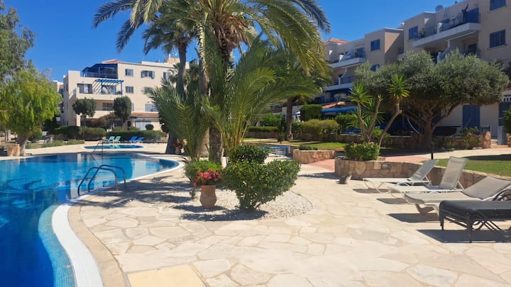Kings Palace: Spacious 2-bed With Sea Views And La - Paphos