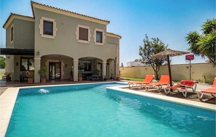 Gorgeous Home In Conil De La Frontera - Chiclana de la Frontera