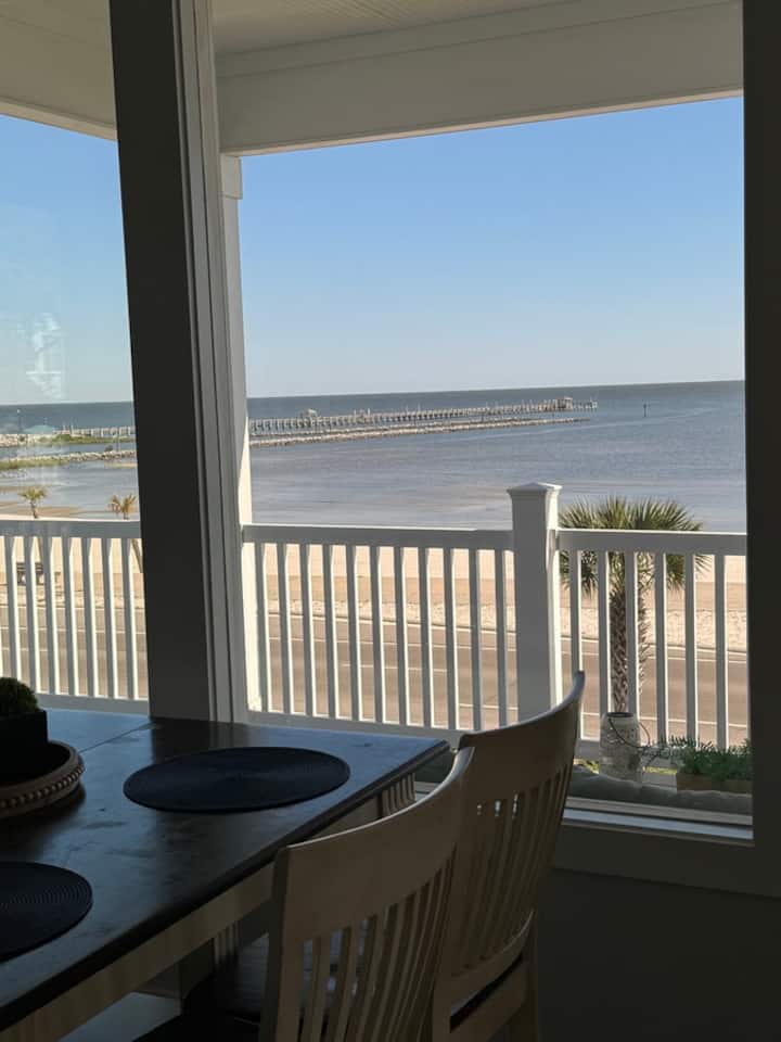 Relax With A Beautiful Beach View - Gulfport, MS