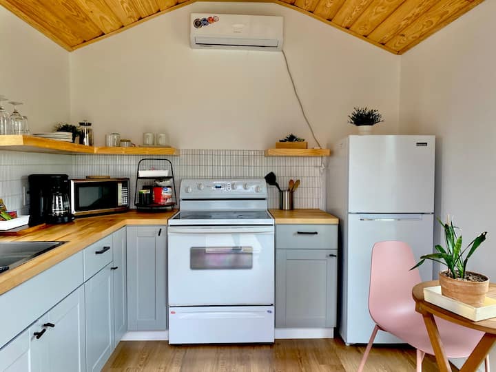 Club Casita | Full Kitchen | Near Airport - Austin, TX