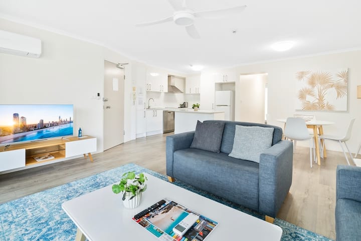 Two-bedroom Deluxe Apartment In Broadbeach - Broadbeach