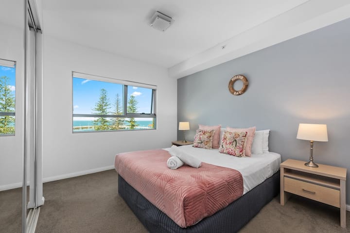 Redcliffe Waterfront - One Bed With Ocean Views - Redcliffe