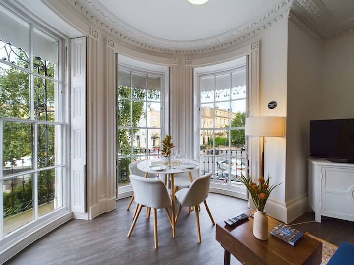 Belle Vue | Regency | King Size | Ev C/parking - Cheltenham