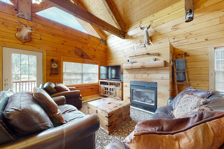 3br Mtn-view Cabin With Firepit, Grill & Fireplace - Red River, NM