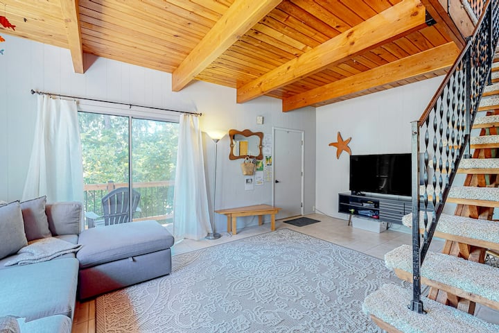 Dog-friendly 4br With 3 Decks, Walk To The Beach - Manzanita, OR