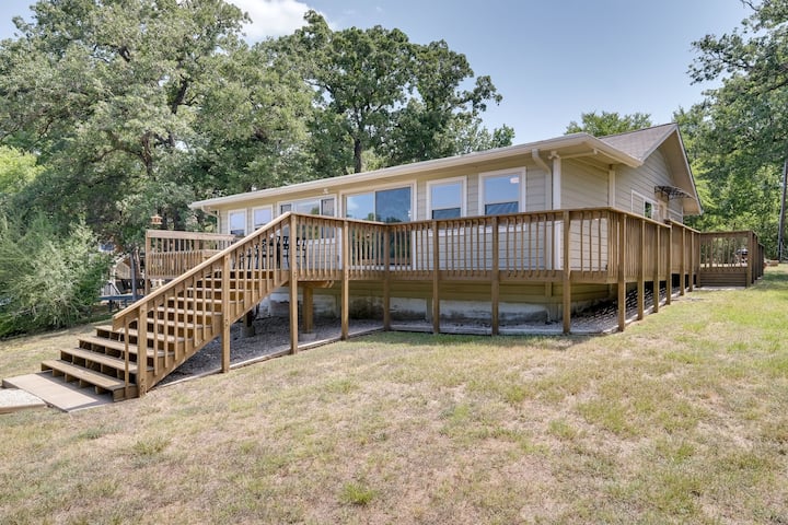 Lakefront College Station Home Near Texas A & M! - College Station, TX
