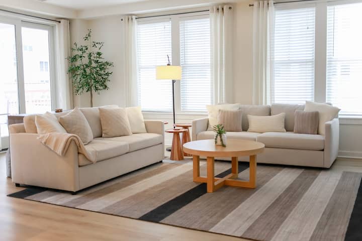 Sojourns Modern Sanctuary 2 Br Sleeps 8 Pool Views - Virginia Beach, VA