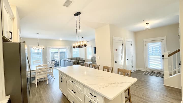 Enjoy The Ocean Breeze Just Steps From The Beach! - Corolla, NC