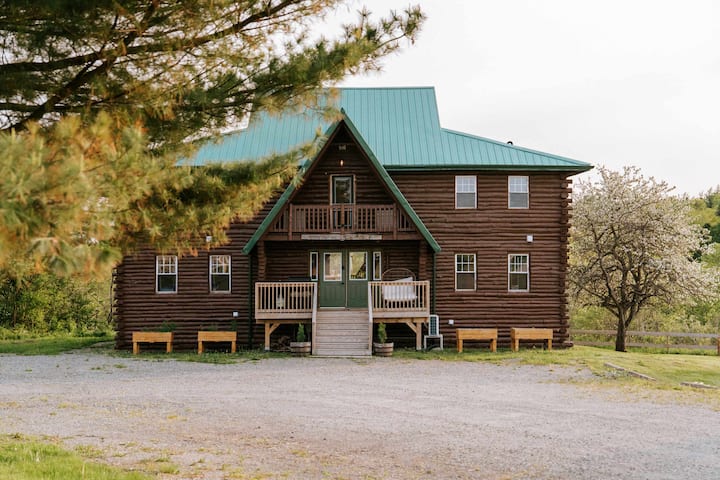 The Intervale Lodge - Entire 12 Suite Retreat! - Nova Scotia