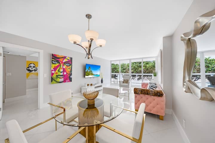 Private Balcony | King Bed | Hot Tub | Staycozy - Miami, FL