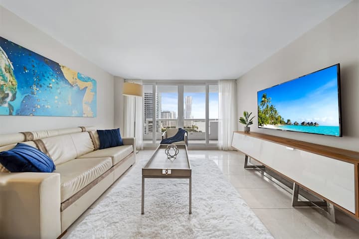Stylish 1br Overlooking Sparkling Biscayne Bay - Miami