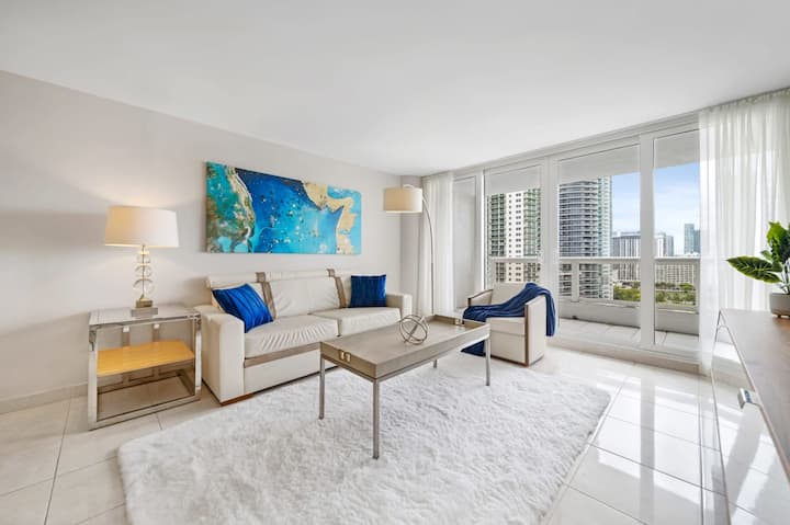 Stylish 1br Overlooking Biscayne Bay | Art Basel - Miami, FL