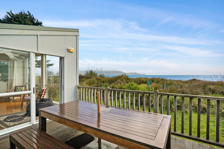 Olde Beach Pearl - Waikanae Beach Holiday Home - Paraparaumu