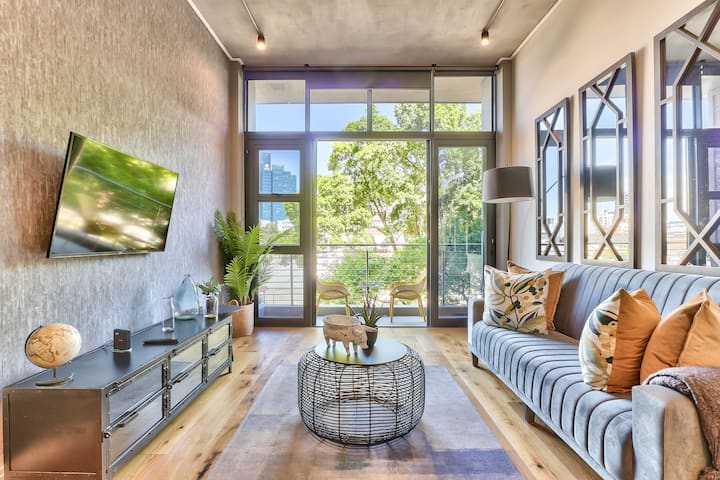 1 Bed Condo, Pool Deck & Views - Cape Town