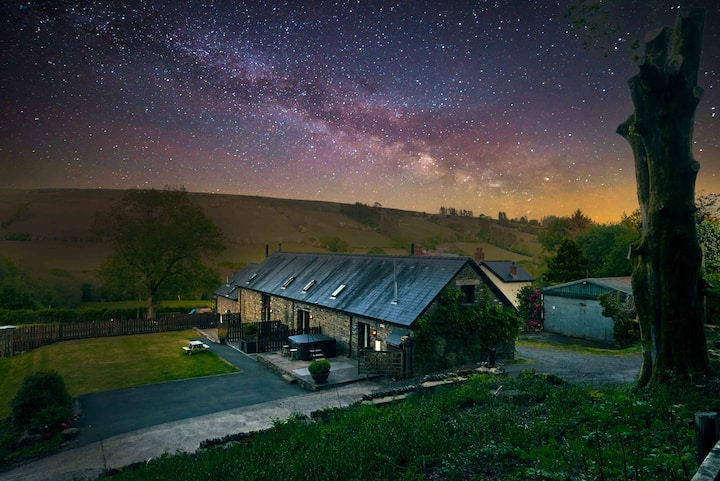 Sycamore Tree Barn - Wales