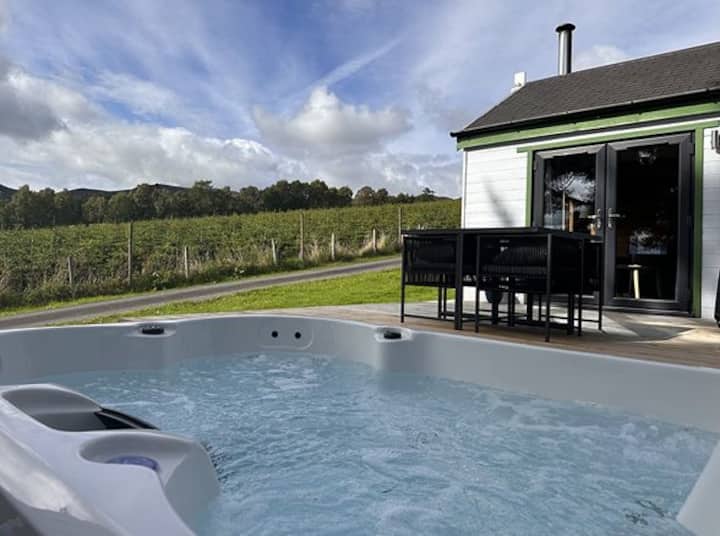 Premium Woodland Lodge With Hot Tub - Sleeps 2 - Pitlochry