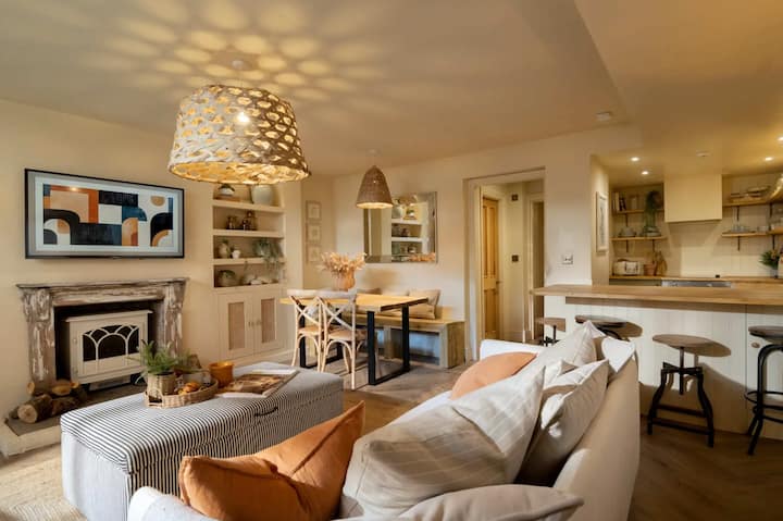 Chic Seaside Apartment – Steps From Beach & I360 - Sussex, United Kingdom