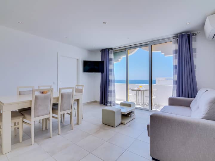 Front Beach Penthouse, Renovated With 2 Bedrooms - Quarteira