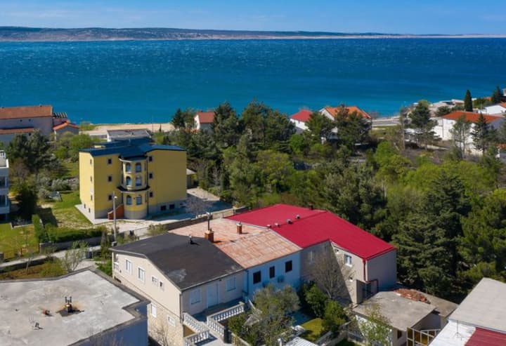 Hibis, No 1 - Starigrad