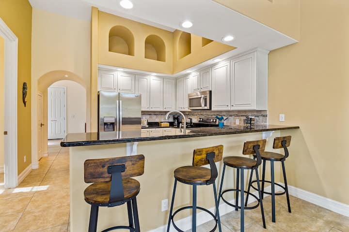 Backyard Bliss — Hot Tub, Fire Pit, & Bbq Fun! - Melbourne Beach, FL