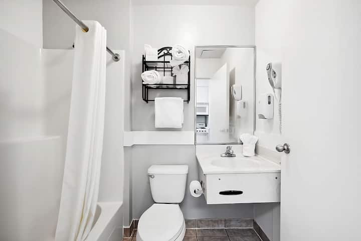 Always A Great Idea To Unwind! Free Parking, Pool - Panama City Beach, FL