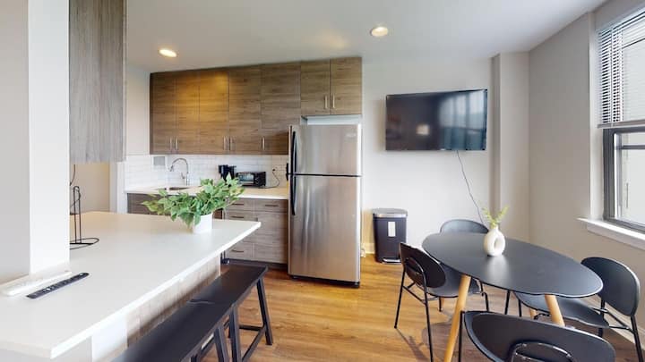 Avenue A810   Epic 2br, Pool, Gym, Parking - Philadelphia, PA