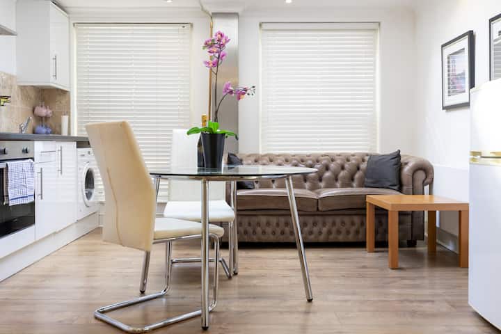 Aldgate London City Sweetest Studio 2 - London