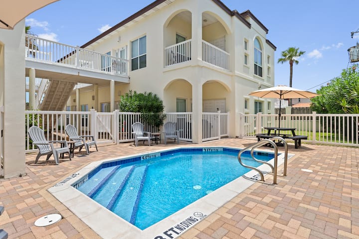 Small Complex With A Pool & Close To Beach! - 사우스 파드레 아일랜드