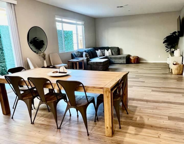 6 Bedroom Rocklin Stunner! - 로즈빌
