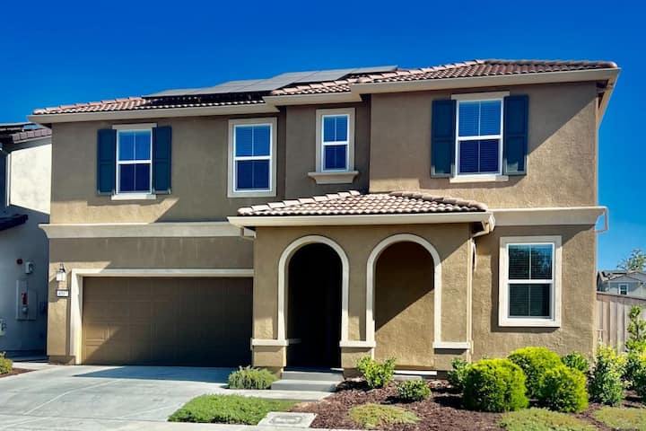 6 Bedroom Rocklin Stunner! - Granite Bay, CA