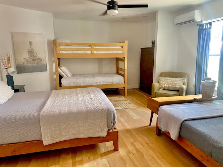 Joplin House ° Holiday Stay . Family & Friends - Austin, TX