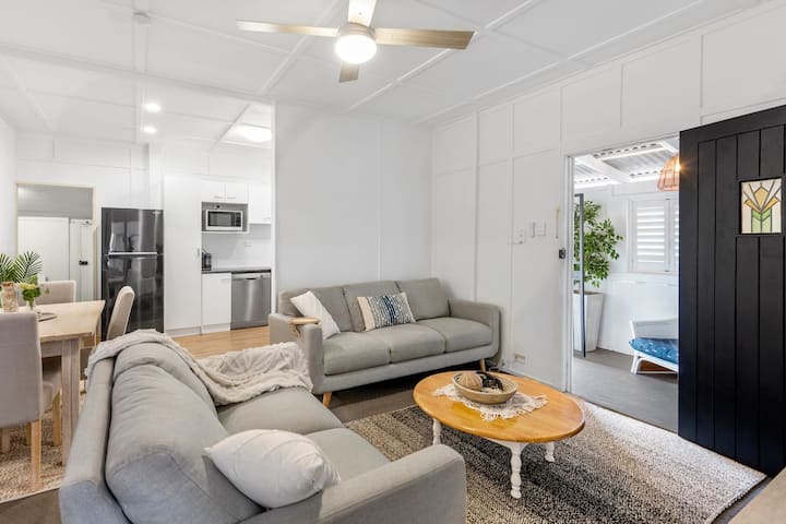 Suttons Beach Breeze - Redcliffe