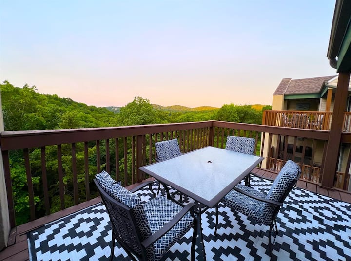 Gorgeous 2br Retreat | Near Sdc | Lake Views - Branson West, MO
