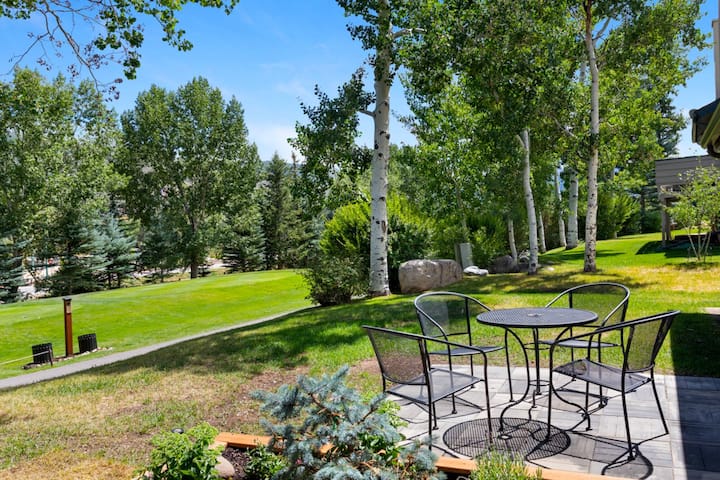 Guest (& Dog!) Favorite - On Peaceful Golf Course - Avon, CO