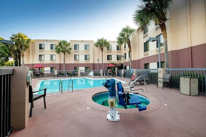 3 Deluxe Units W/pool Access, Near Waterfront Park - Palm Coast, FL