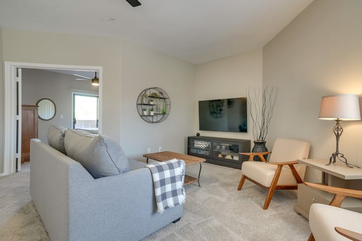 Quiet 55 + Peoria Condo With Pool Access! - Sun City, AZ