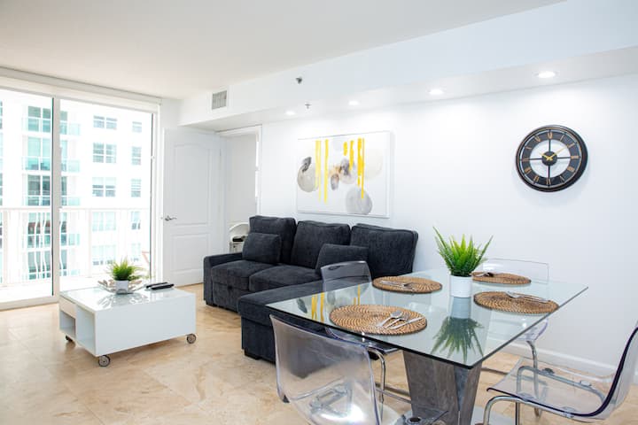 Stylish 4br Apartment In The Heart Of Brickell - Miami