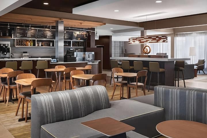 Great Stay In Middletown! W/ Pool, Pet-friendly - Newport, RI