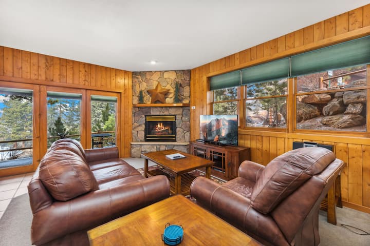 Close To Downtown, Rmnp, Fireplace, Jetted Tub! - Estes Park, CO