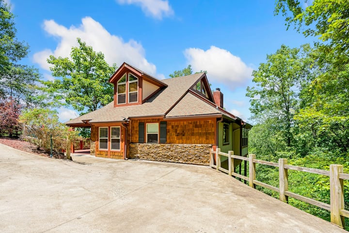 3br Cabin With Grill, Pools, Tennis, Game Room - Ellijay, GA