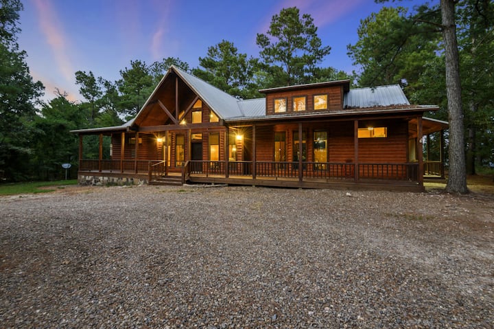 Foosball, Hot Tub, & Prime Location! - Oklahoma