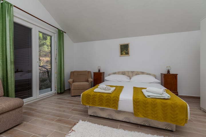 As-21608-b Garçonnière Avec Le Balcon Marusici, - Mimice