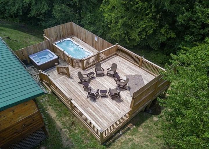 Grand Getaway Lodge | By Colonial Properties - Pigeon Forge, TN