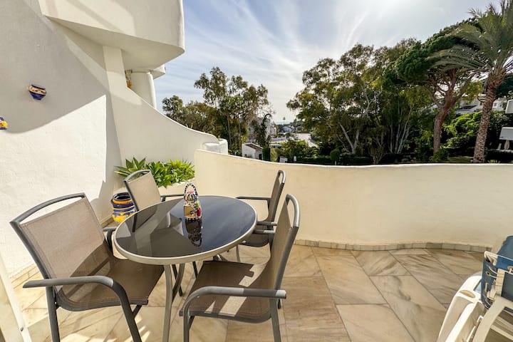 Pinos: Serene 2bd W/pool, Views & Walk To Beach - Calahonda
